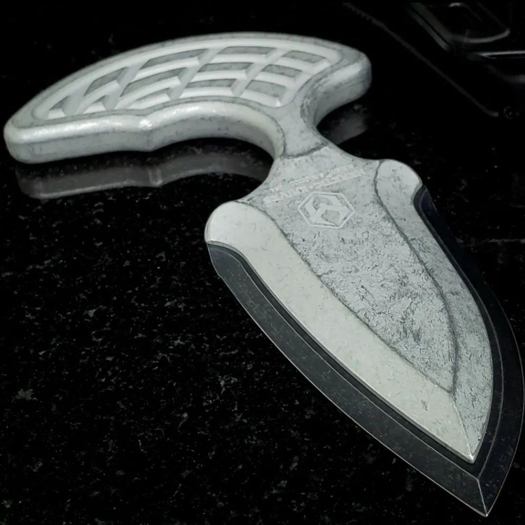 HERETIC KNIVES DEBUTS THE SLEIGHT MODULAR PUSH DAGGER