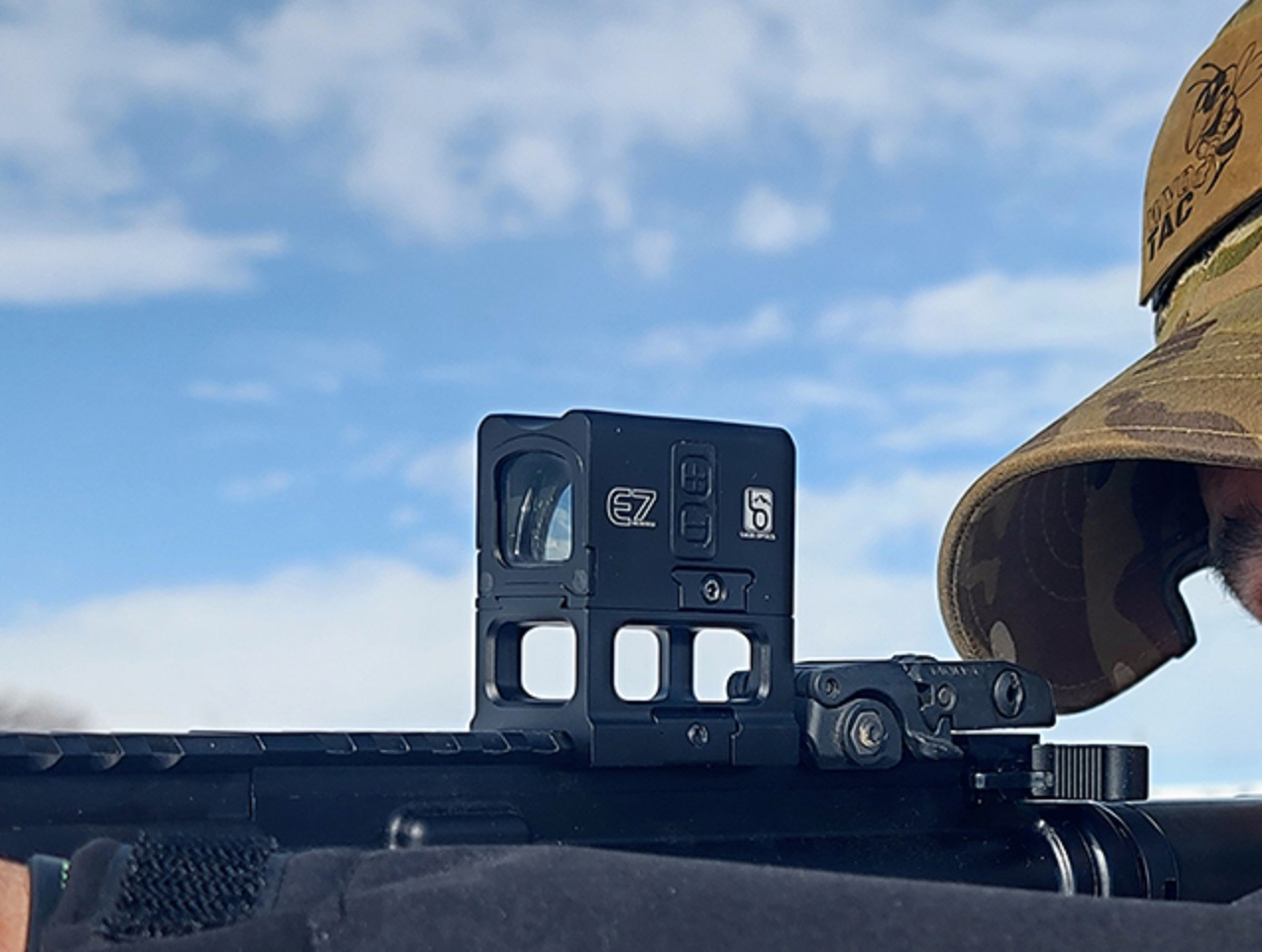 LUCID OPTICS SHOWS THE E7 REFLEX SIGHT WITH BLUE RETICLE