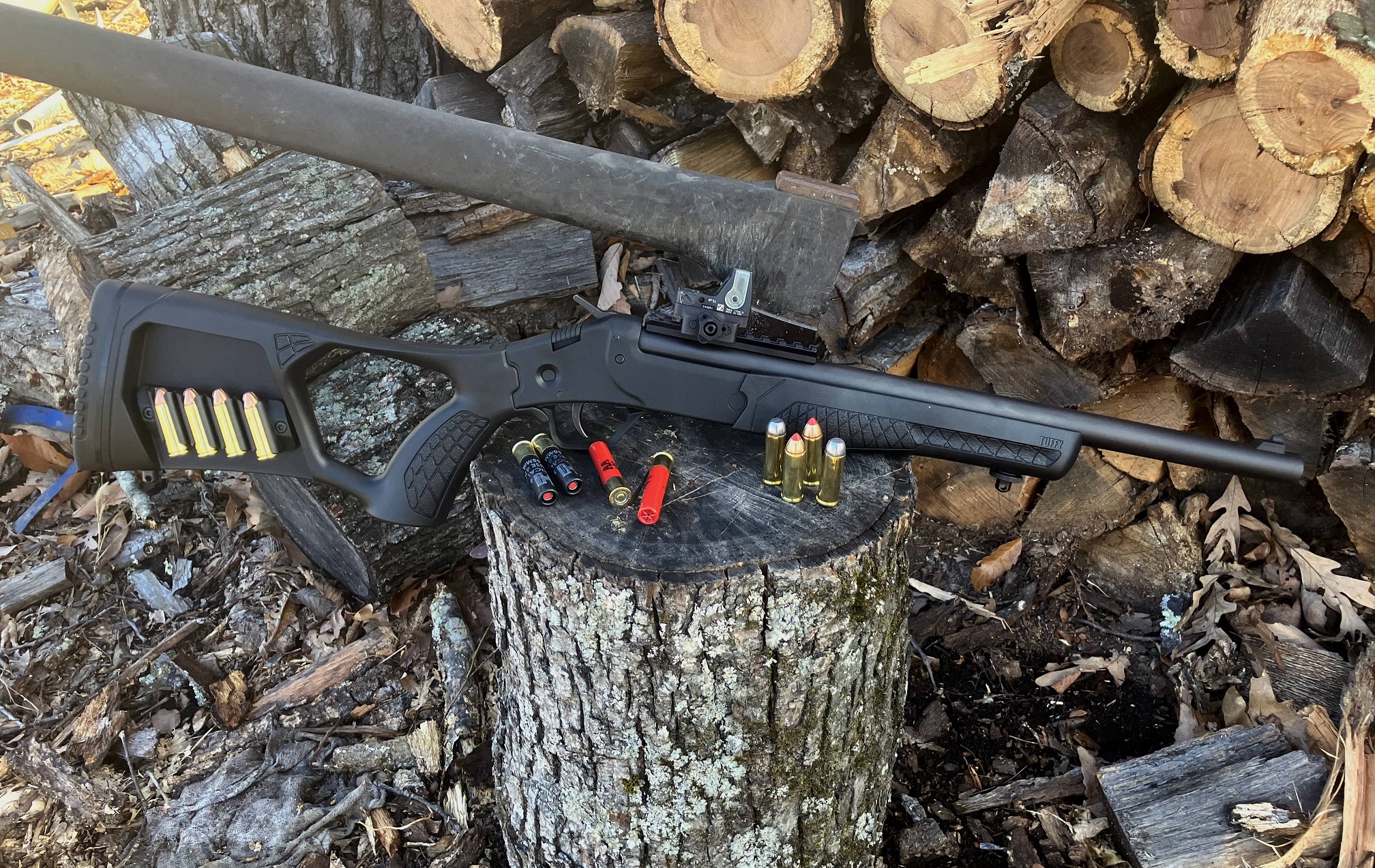 ROSSI SHOWS OFF NEW SURVIVAL RIFLE