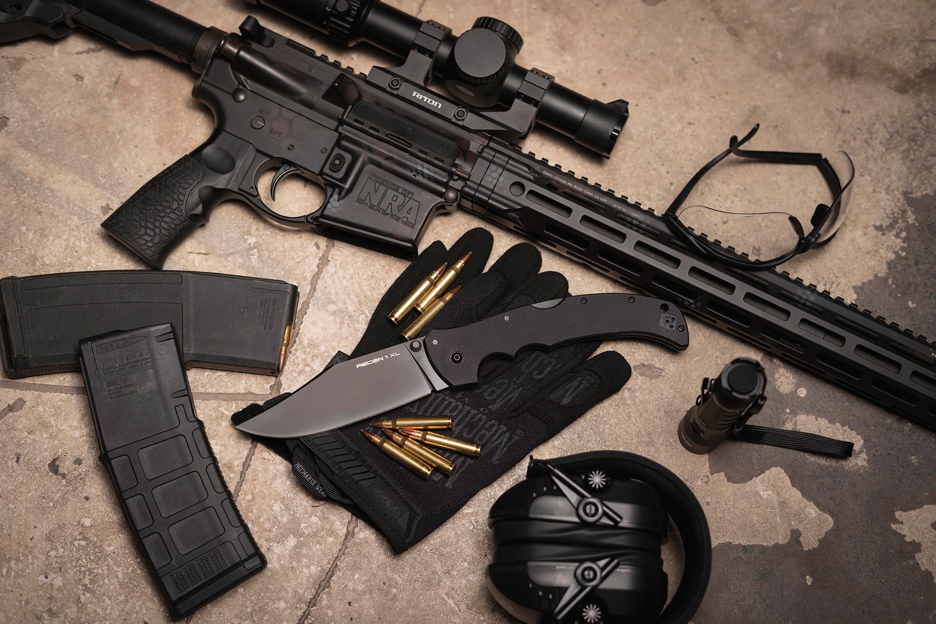 MICROTECH KNIVES INTRODUCES THE CARBON FIBER AMPHIBIAN RAM-LOK KNIFE